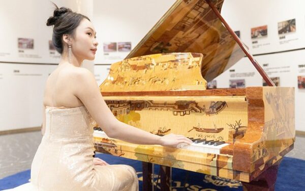 Kayserburg Young Artist Alice Chum Visits Pearl River Piano Factory ...